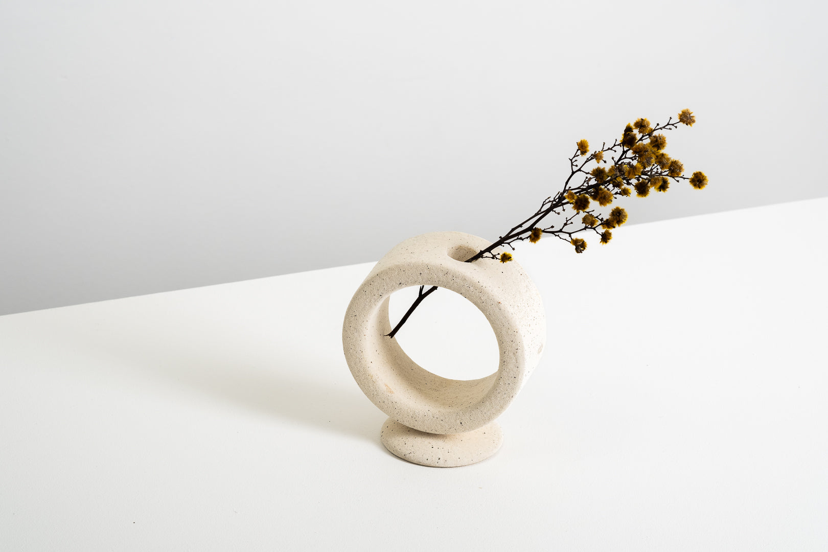 Ring Vase – JamFactory
