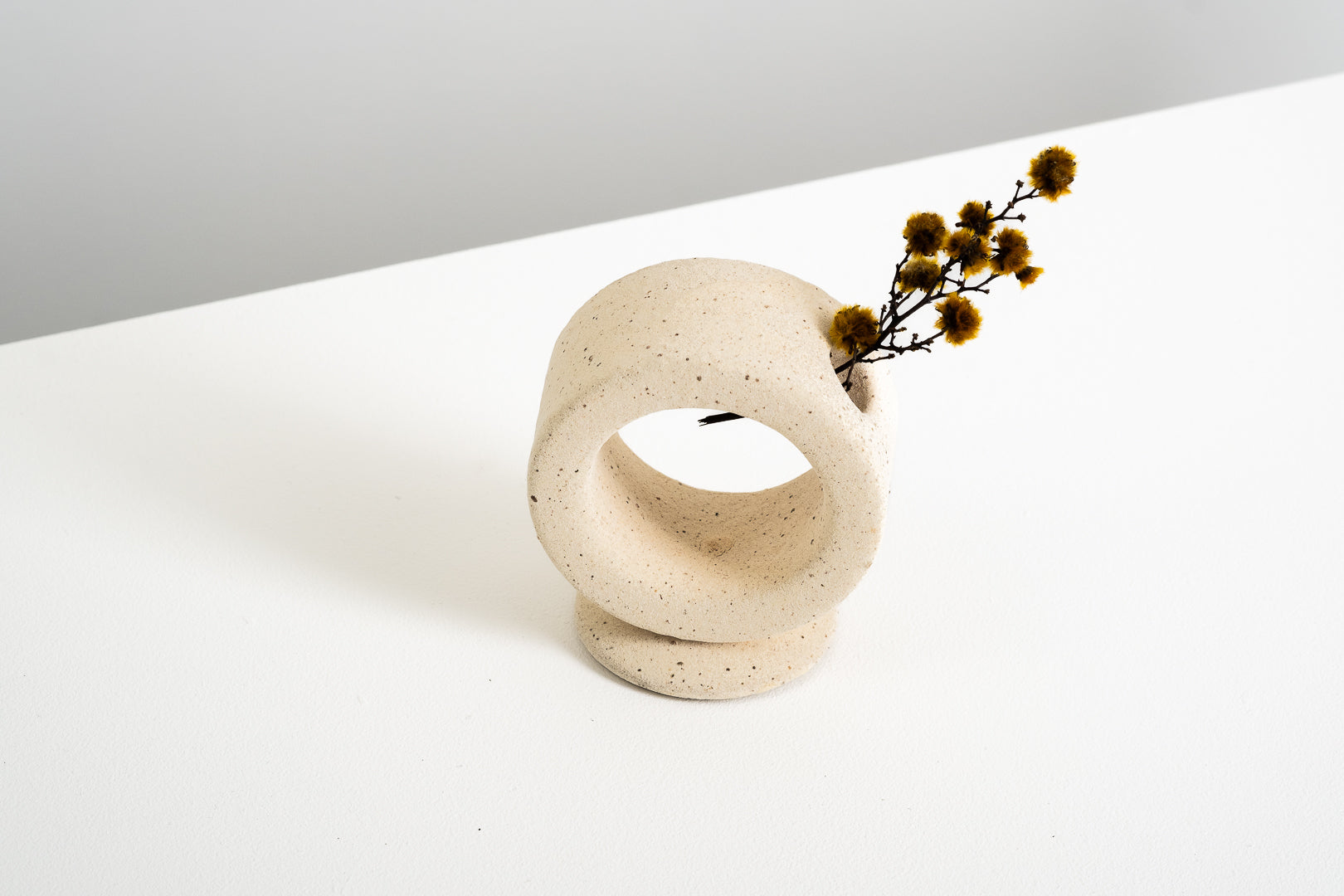 Ring Vase – JamFactory