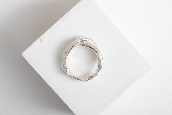 Bind Twist Ring – JamFactory